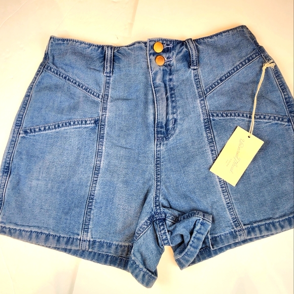 Universal Thread | Shorts | Universal Thread Light Wash Denim Shorts ...
